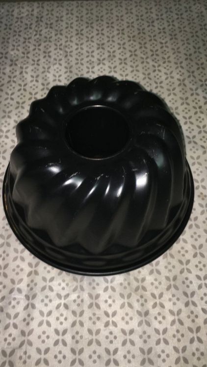 Grande forma per Gugelhopf in metallo scuro (Gebraucht) in für CHF 2 – mit Lieferung auf Ricardo ...