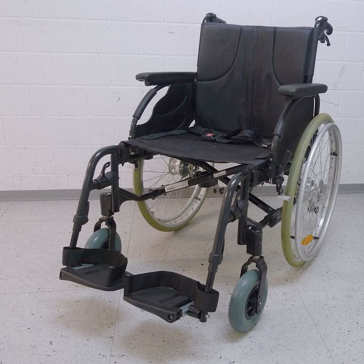 Rollstuhl Invacare, SB 51 cm, nur CHF179 (Gebraucht) in Lengnau für CHF 179 – mit Lieferung auf ...