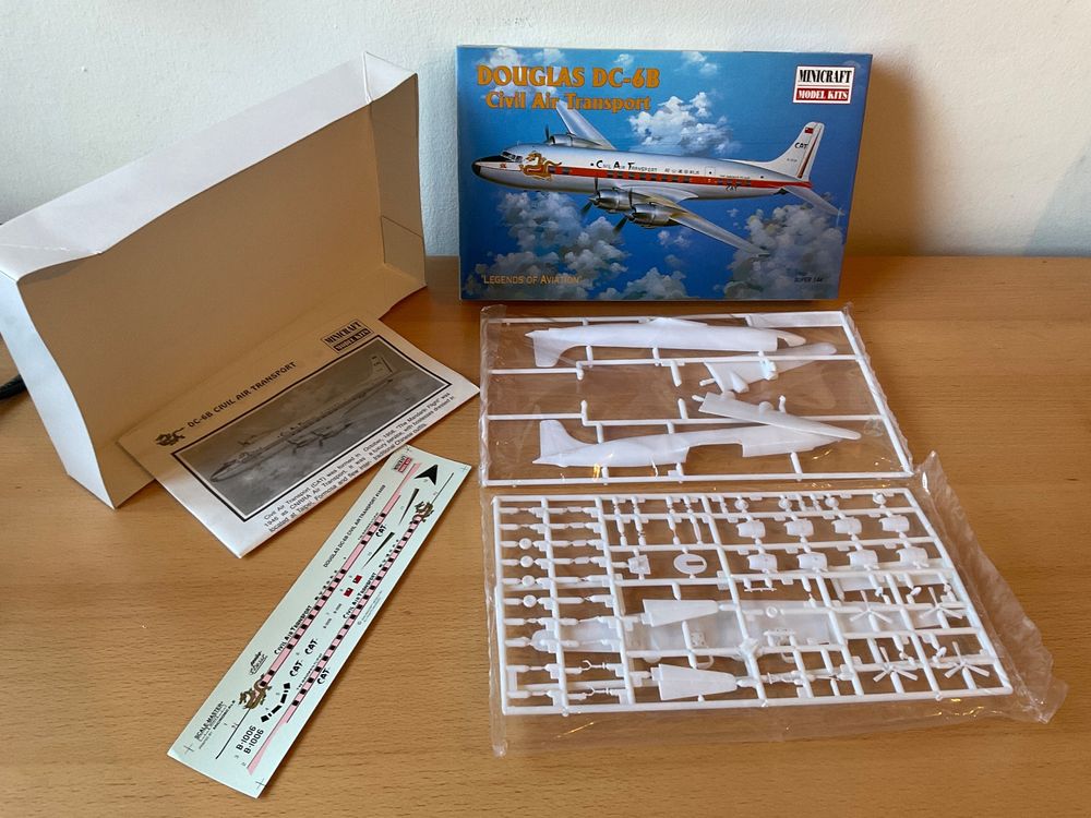 Zwei Stück Bausätze Minicraft Model Kits Douglas DC-6B (Gebraucht) in ...