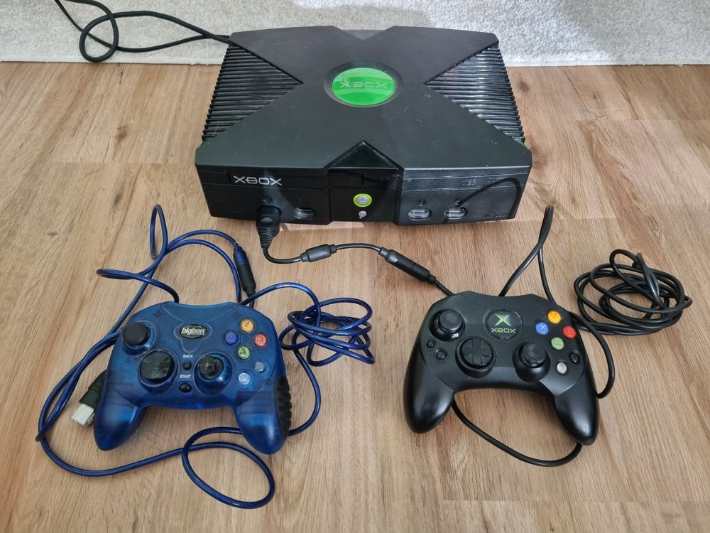 Original XBOX Generation 1 mit 2 Controllern und 2 TOPGAMES! | Kaufen ...