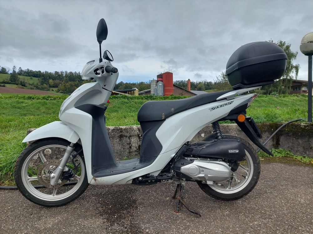Honda 110 Vision Roller Scooter mit Topcase ab 1.- Fr. (Gebraucht) in ...