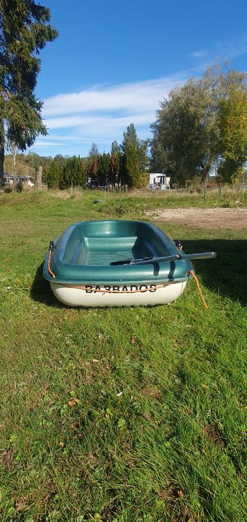 Barque de pêche stable et légère, avec rames (D'occasion) à Salavaux ...