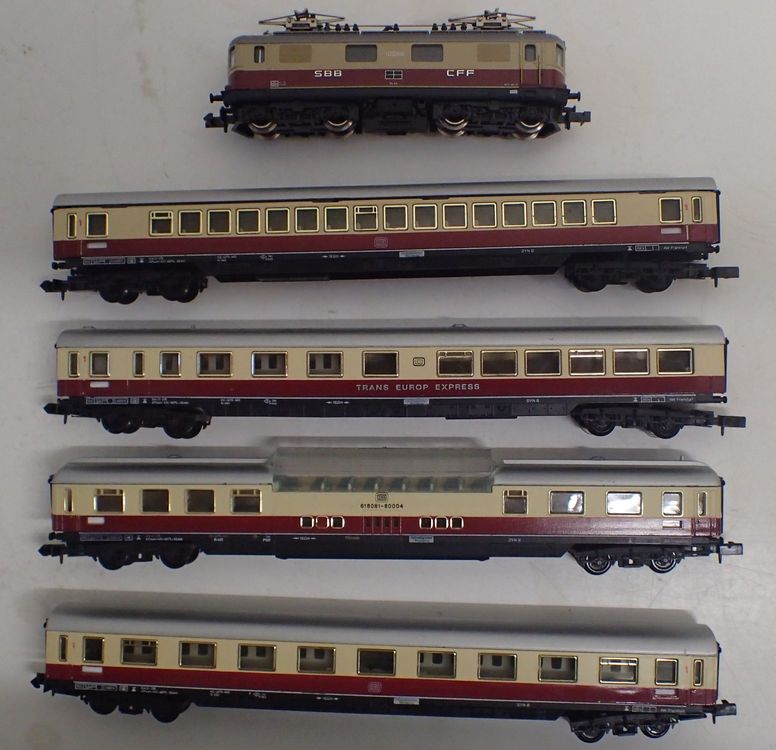 N KATO : SBB TEE E-Lok Re 4/4 I + 4 TEE P'Wagen von ARNOLD (Gebraucht ...