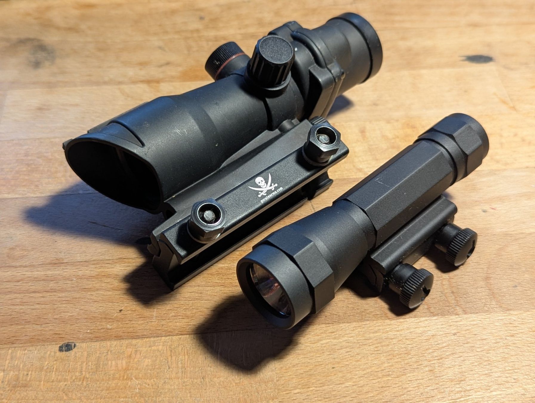 Airsoft ACOG und Lampe (Gebraucht) in Basel für CHF 30 – mit Lieferung ...
