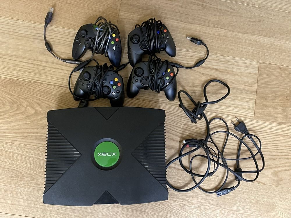 Xbox System + 4 Controllers (Gebraucht) in Bonstetten für CHF 1 – mit ...