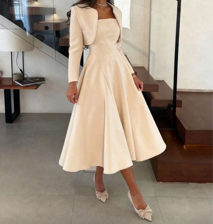 Elegantes Kleid Festlich Mit Armeln Fotos