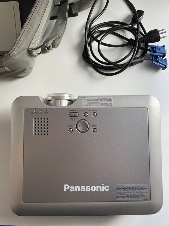 Beamer Panasonic – inkl. Stecker und Tasche (Gebraucht) in Zürich für ...