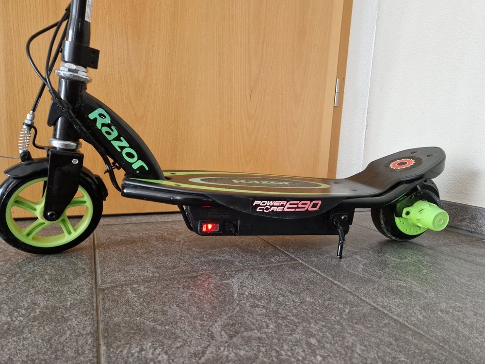 Razor Elektro Scooter Power Core E90, Green | Kaufen auf Ricardo