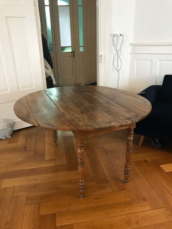 Französischer antiker runder Tisch, guter Zustand | Kaufen auf Ricardo