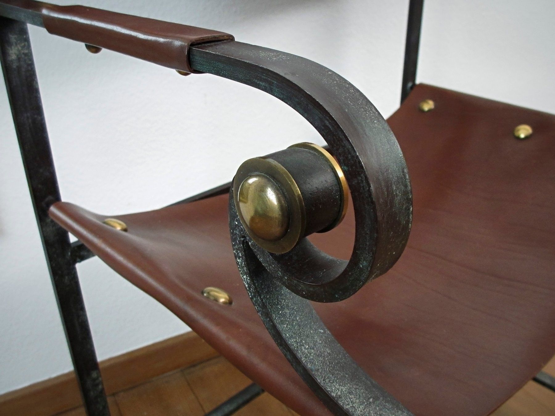 Stuhl aus Leder/Eisen, Deko für Geschäft / Boutique / Praxis (Gebraucht ...