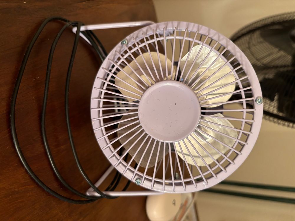 Small Purple Desk Fan 15CM x17CM | Kaufen auf Ricardo