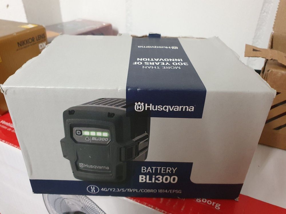Neuer Husqvarna Ersatz Akku BLi300 36V (Neu (gemäss Beschreibung)) in ...