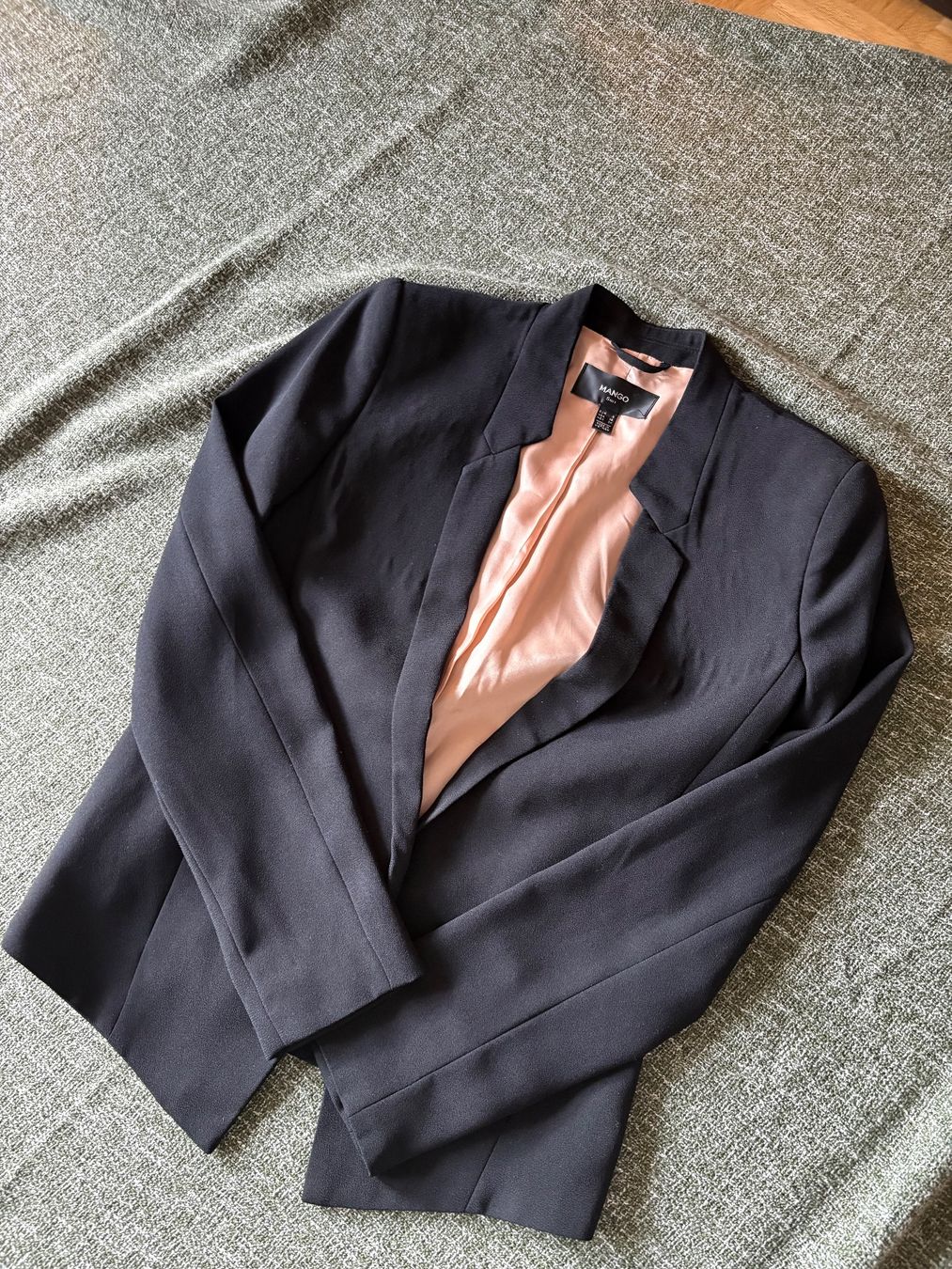 Giacca nera Mango, 1 bottone (Usato) a Zürich per CHF 12 – con consegna ...