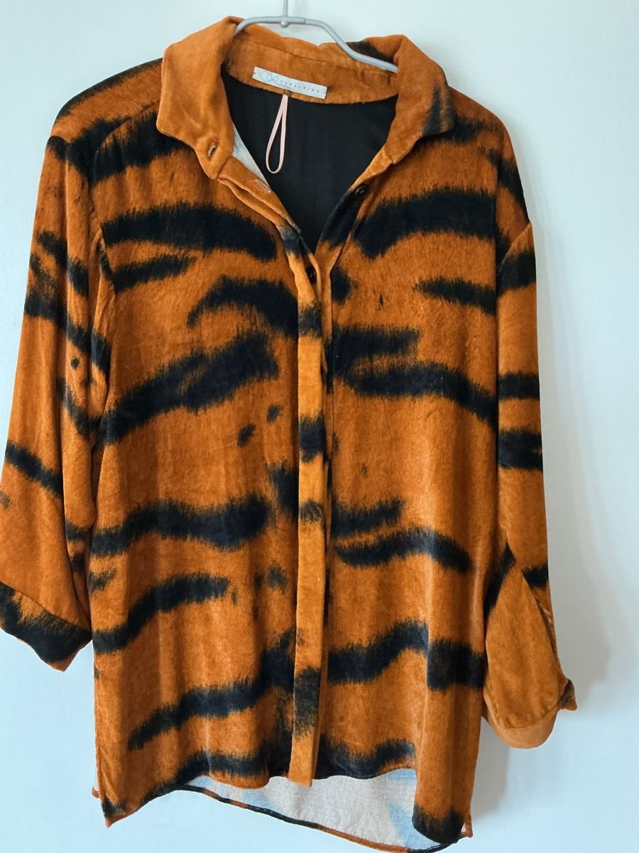 Trendiges GERALDINA Samt Tiger Print Hemd, Herbst Look! (Gebraucht) in ...