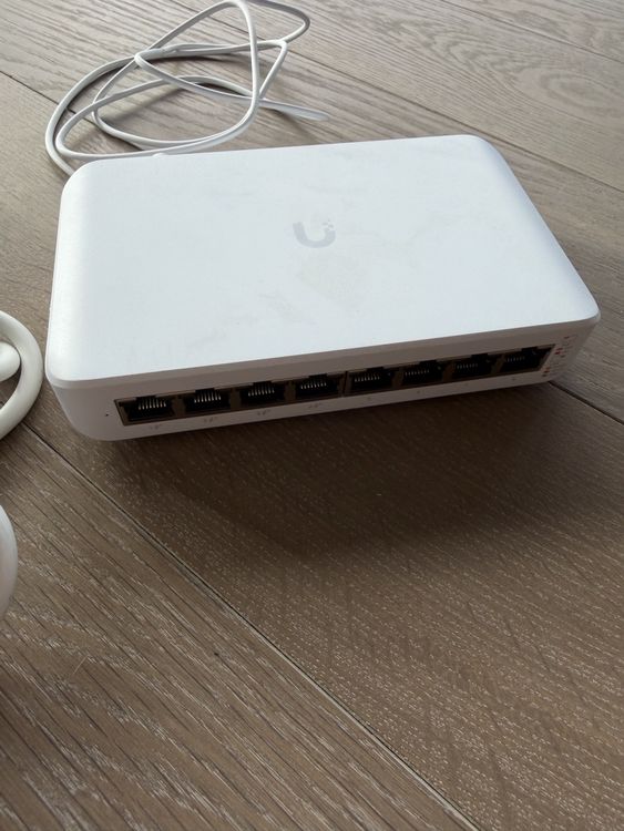 Switch USW-Lite-8-PoE, 8-port, Layer 2 (Neu (gemäss Beschreibung)) in ...