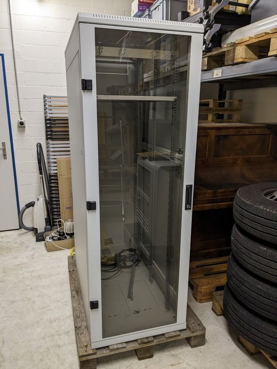 Triton Serverschrank RMA-37-A61 CAX-A1 gebraucht (Gebraucht) in ...