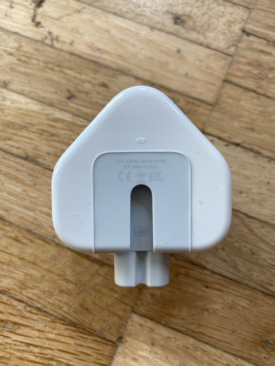 Apple UK Plug Adapter A1556 (Gebraucht) in Gockhausen für CHF 3 – mit ...