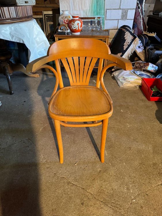 Holzstuhl mit Armlehne Vintage (Gebraucht) in Buch am Irchel für CHF 30 – nur Abholung auf ...