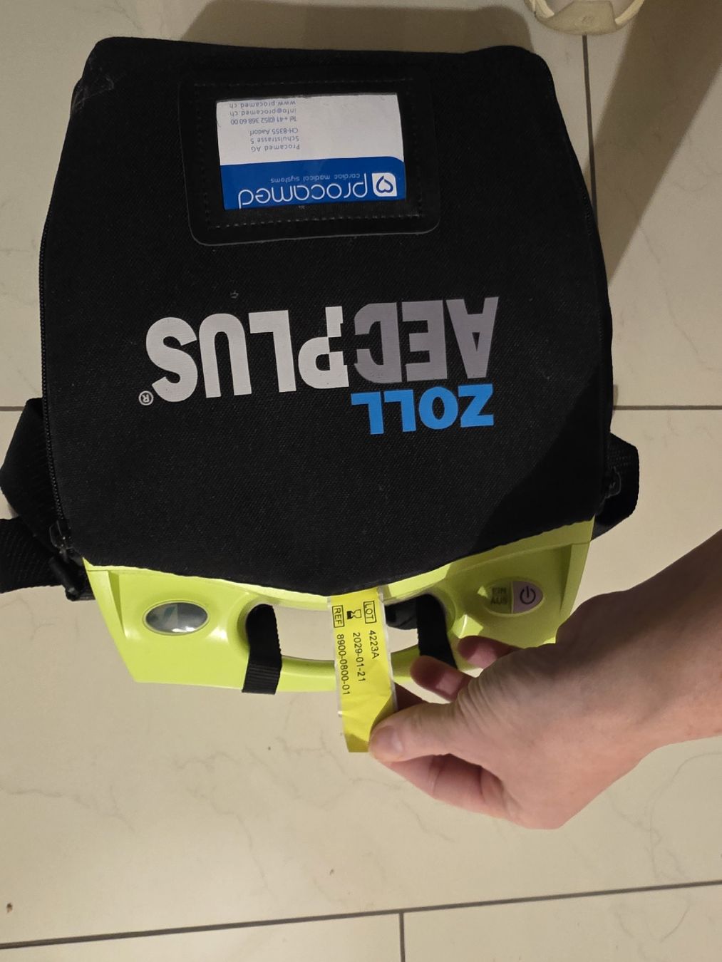 Zoll AED Plus Defibrillator mit Tasche - Neuwertig! (Neu (gemäss ...