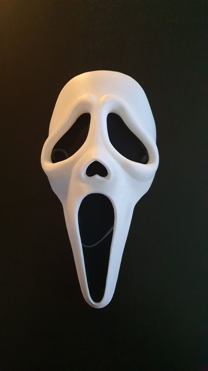 SCREAM Ghost Face Mask (Gebraucht) in HUENENBERG für CHF 14 – nur ...