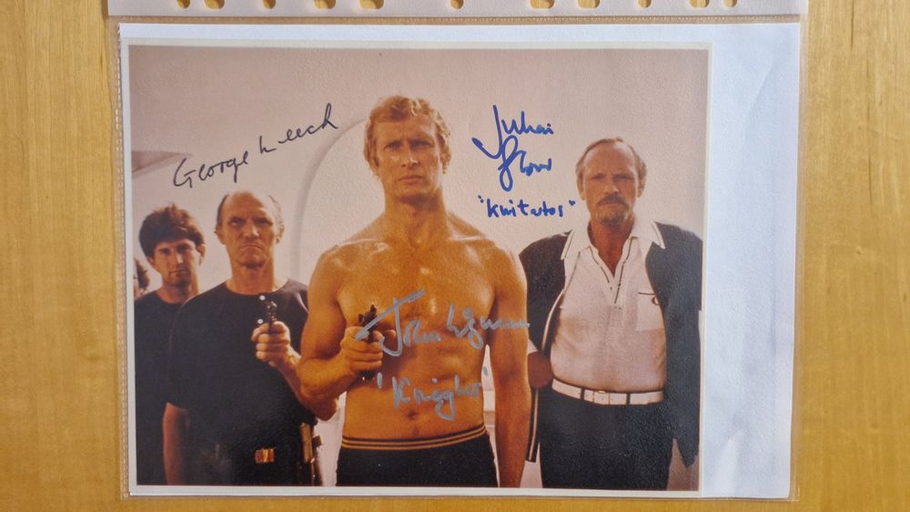 J. Glover, G. Leech, J. Wyman, Original Autogramme auf Foto (Gebraucht ...