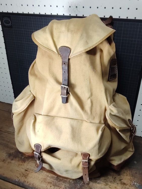Wunderschöner alter Rucksack mit Tragegerüst (Gebraucht) in ...