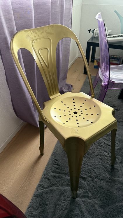 Retro Metal Chair - Gold Painted, Unique Seating Style! (Gebraucht) in ...