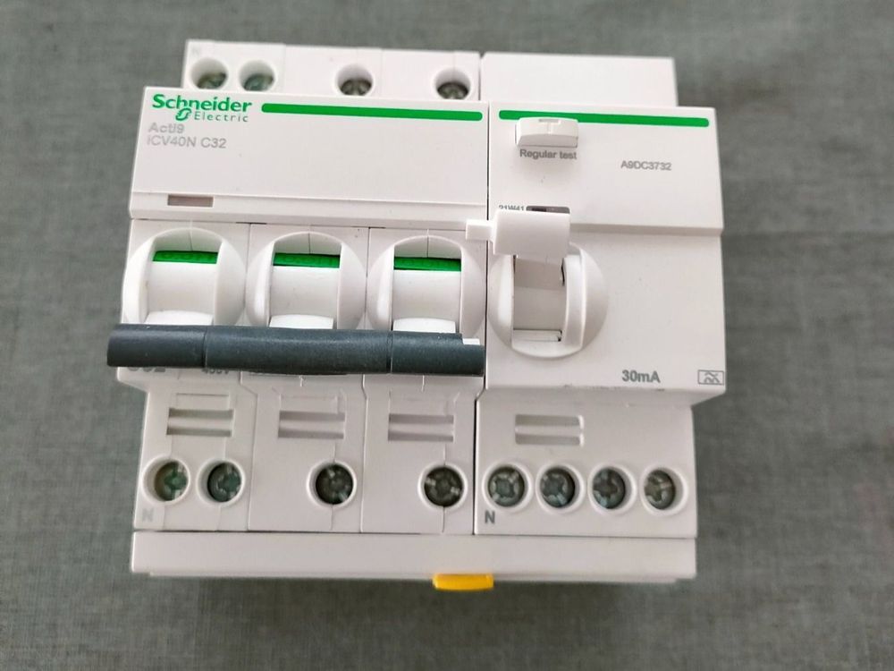 Schneider FI/LS C32 30mA (Nie in Gebrauch) | Kaufen auf Ricardo
