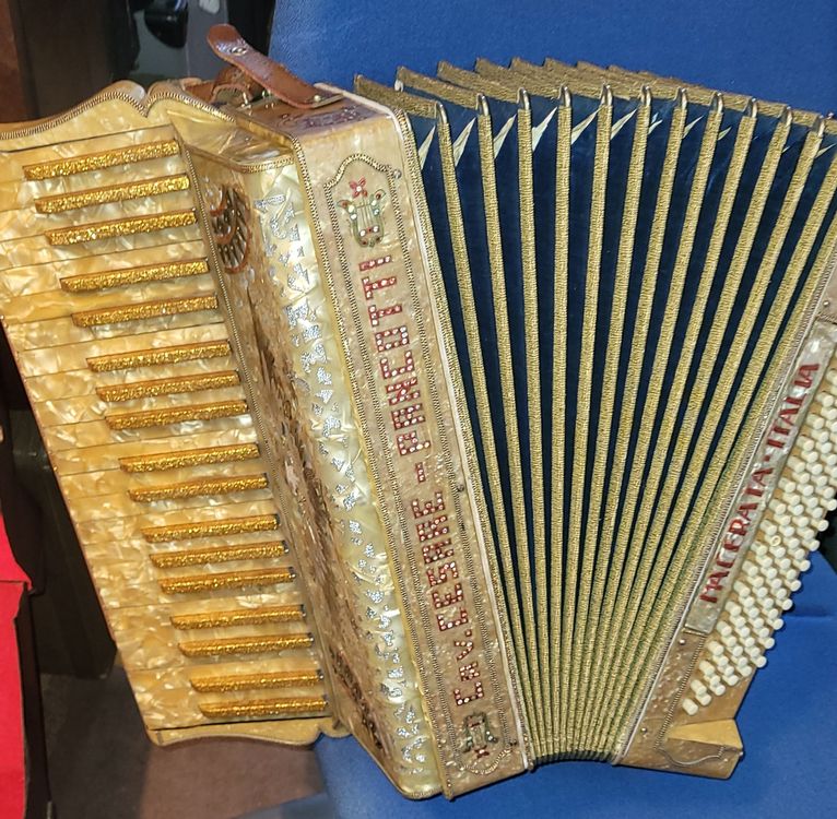 Accordéon Cesare Pacotti Italia 4 voix (D'occasion) à Penthalaz pour ...