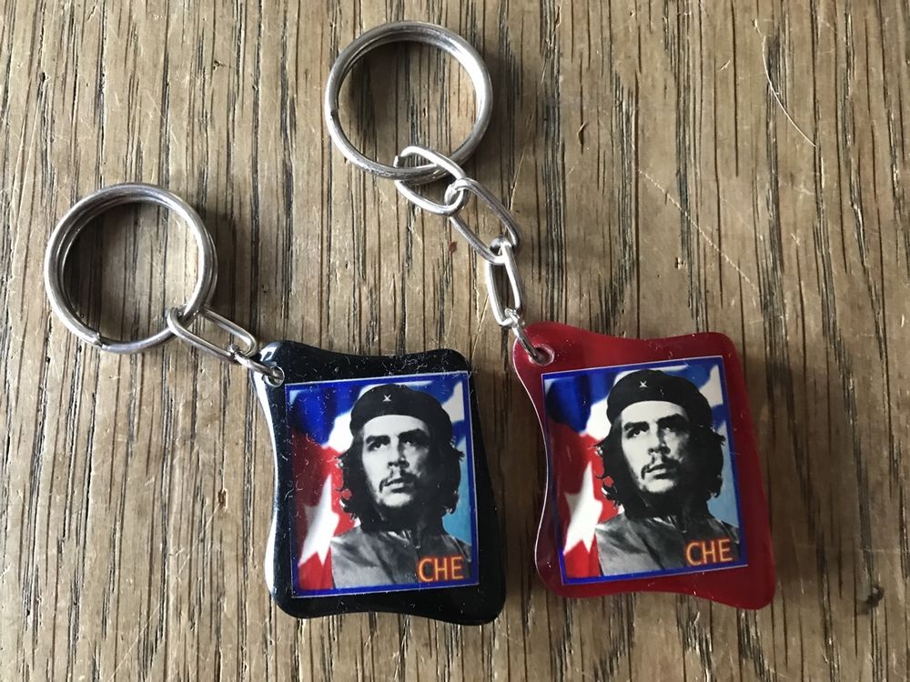2 Che Guevara Anhänger (Gebraucht) in Baden für CHF 6 – mit Lieferung ...