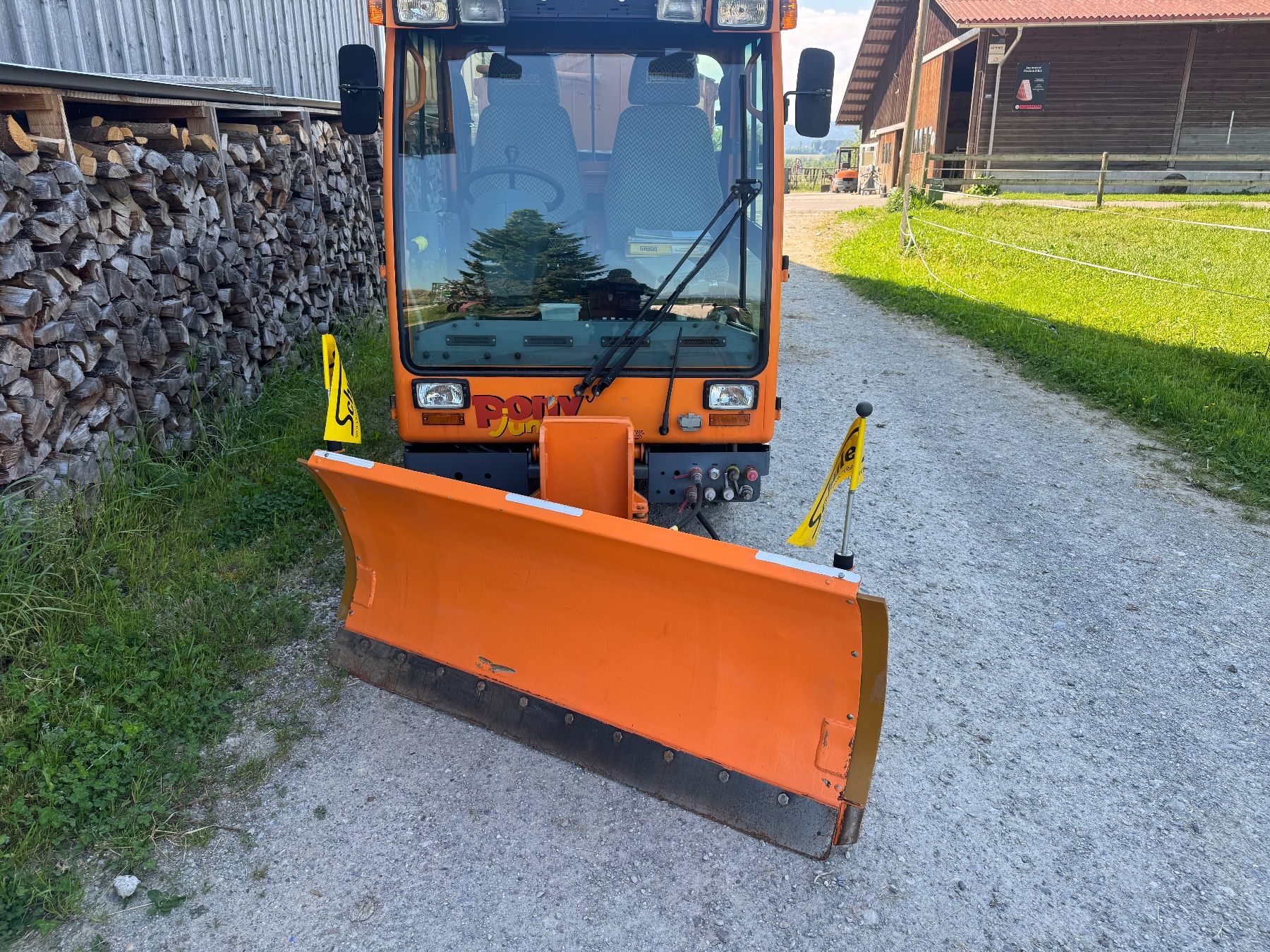 Boschung Pony Junior 25 4x4 Komunalfahrzeug mit Pflug+Salzer (Defekt ...