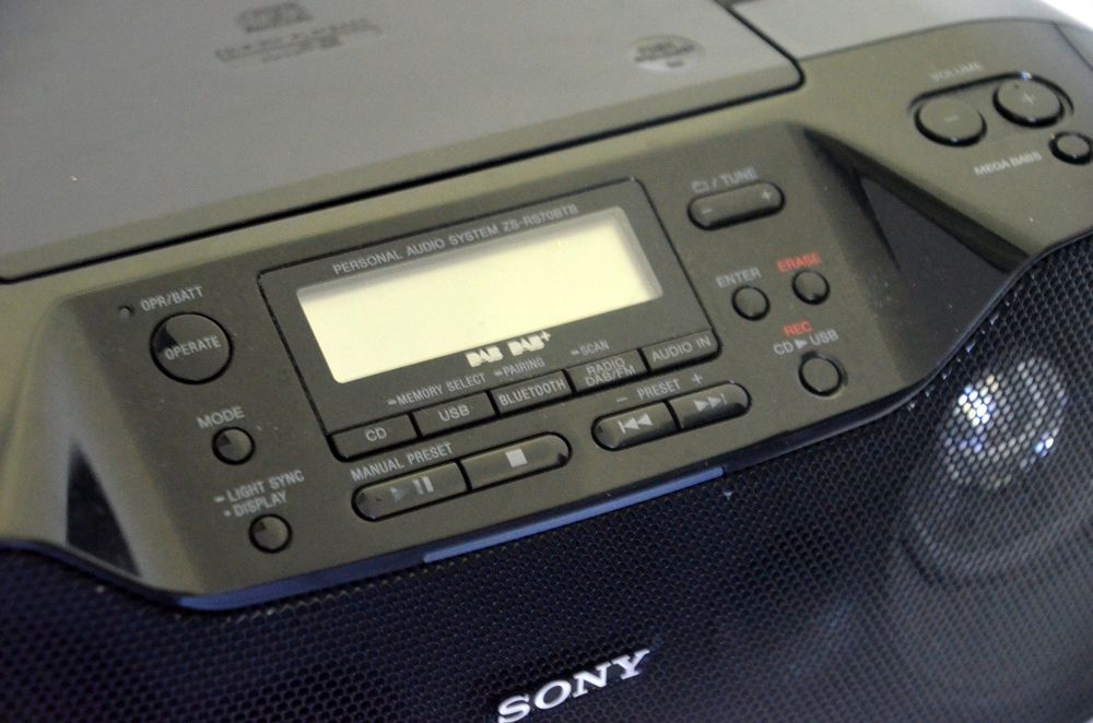 Boombox Sony ZS-RS70BTB CD Radio, USB, Bluetooth, DAB+ (Gebraucht) in Collonges für CHF 60 – mit ...