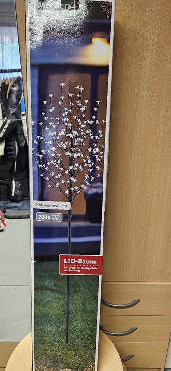 LED-Baum Kaltweiss 180cm Timer Aussen IP44 Neu OVP (Gebraucht) in für ...