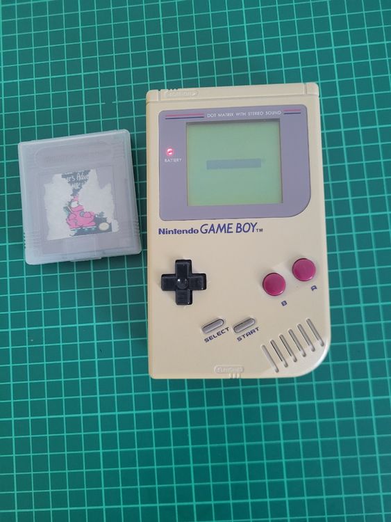 Classic Nintendo Game Boy Handheld Console with Game (Gebraucht) in ...