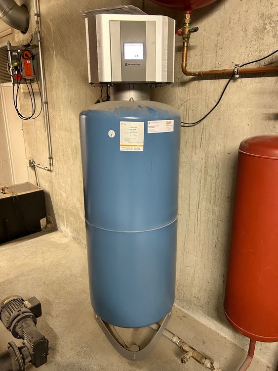 Expansion Gefäss mit Kompressor (Gebraucht) in Heerbrugg für CHF 50 – nur Abholung auf Ricardo ...