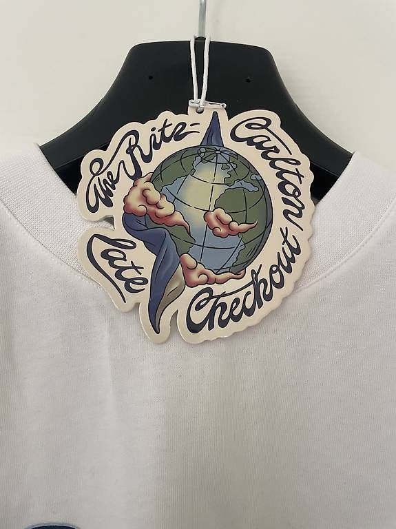 The Ritz-Carlton Late Check Out T-Shirt (Gebraucht) in Ponte Tresa für ...