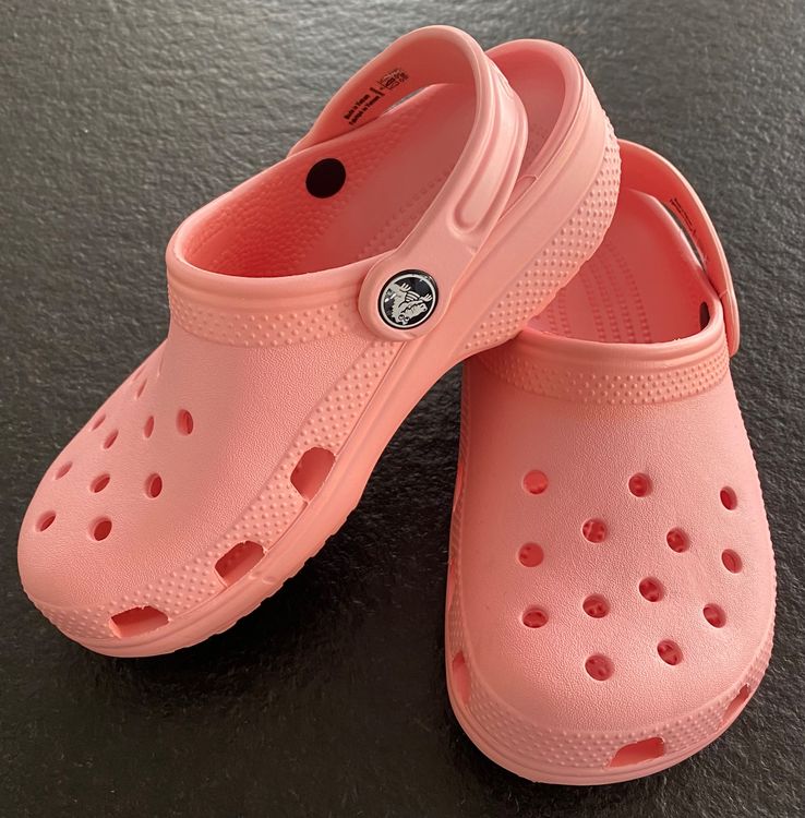Crocs rose (m1 w3) (D'occasion) à Prez-vers-Noréaz pour CHF 5 – avec ...