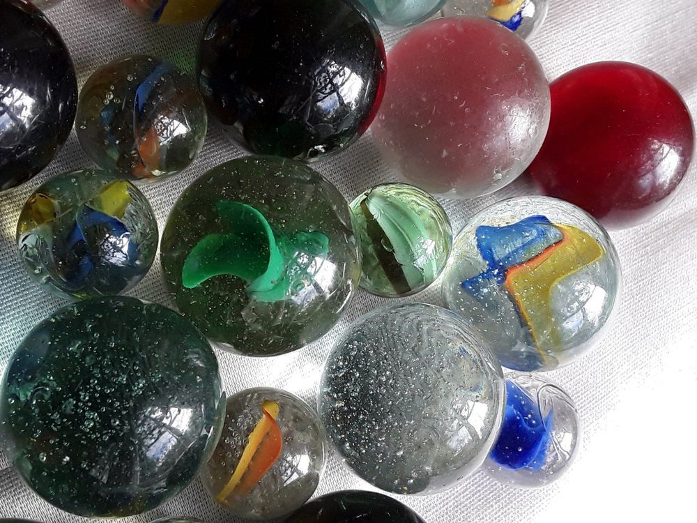 Alte Murmeln 25 gross und 34 klein (Gebraucht) in Zürich für CHF 32 ...