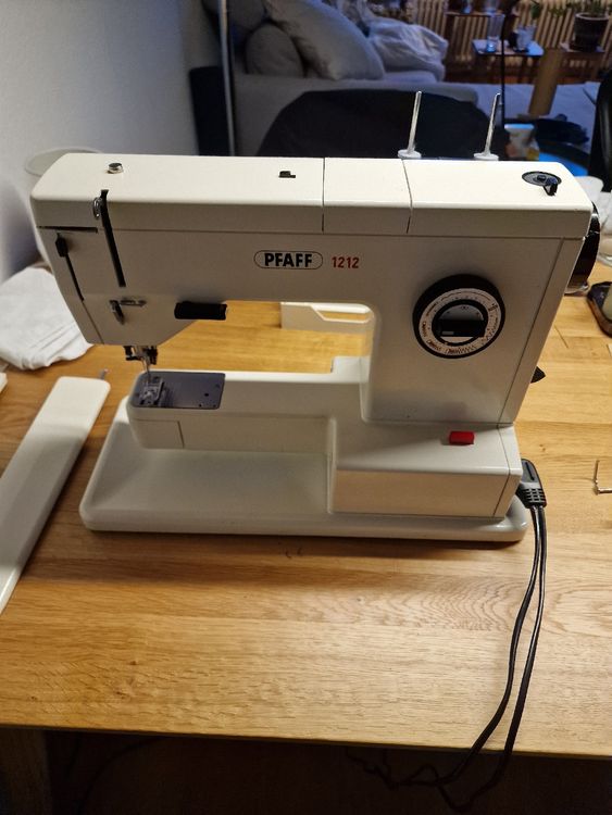 Pfaff 1212 Nähmaschine (Gebraucht) in Bern für CHF 100 – nur Abholung auf Ricardo kaufen