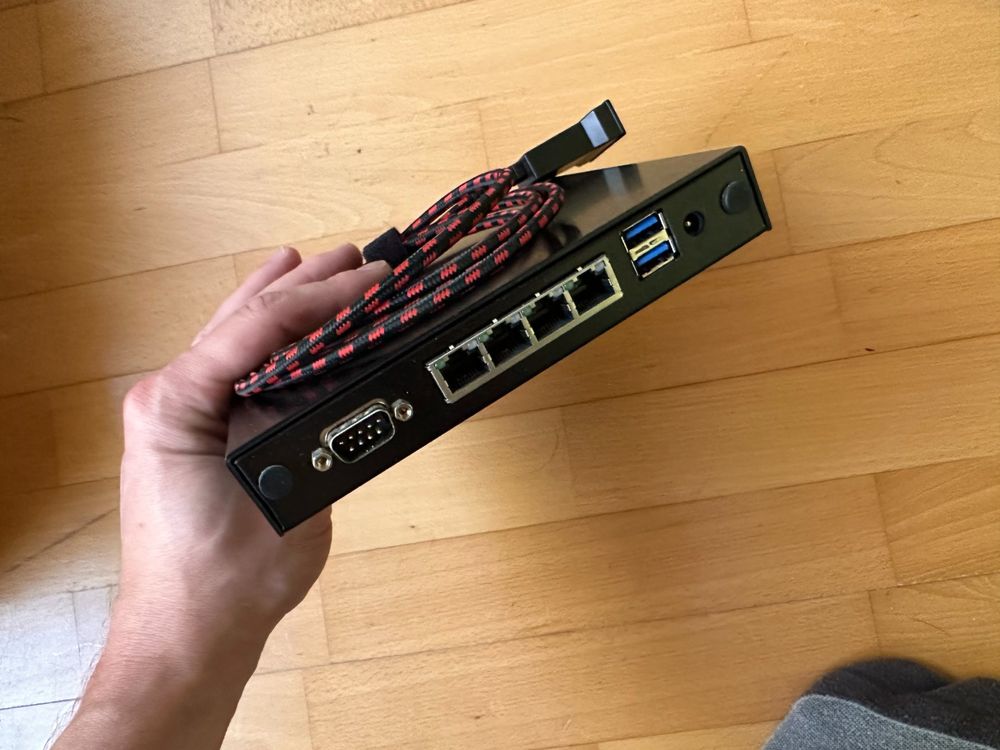 PC-Engines APU4C2 mit 16GB SSD und Alu Case | Kaufen auf Ricardo