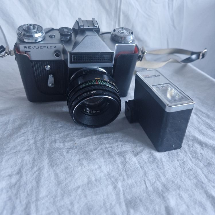 Revueflex Kamera mit Blitz und Etui (Gebraucht) in Stans für CHF 35 ...