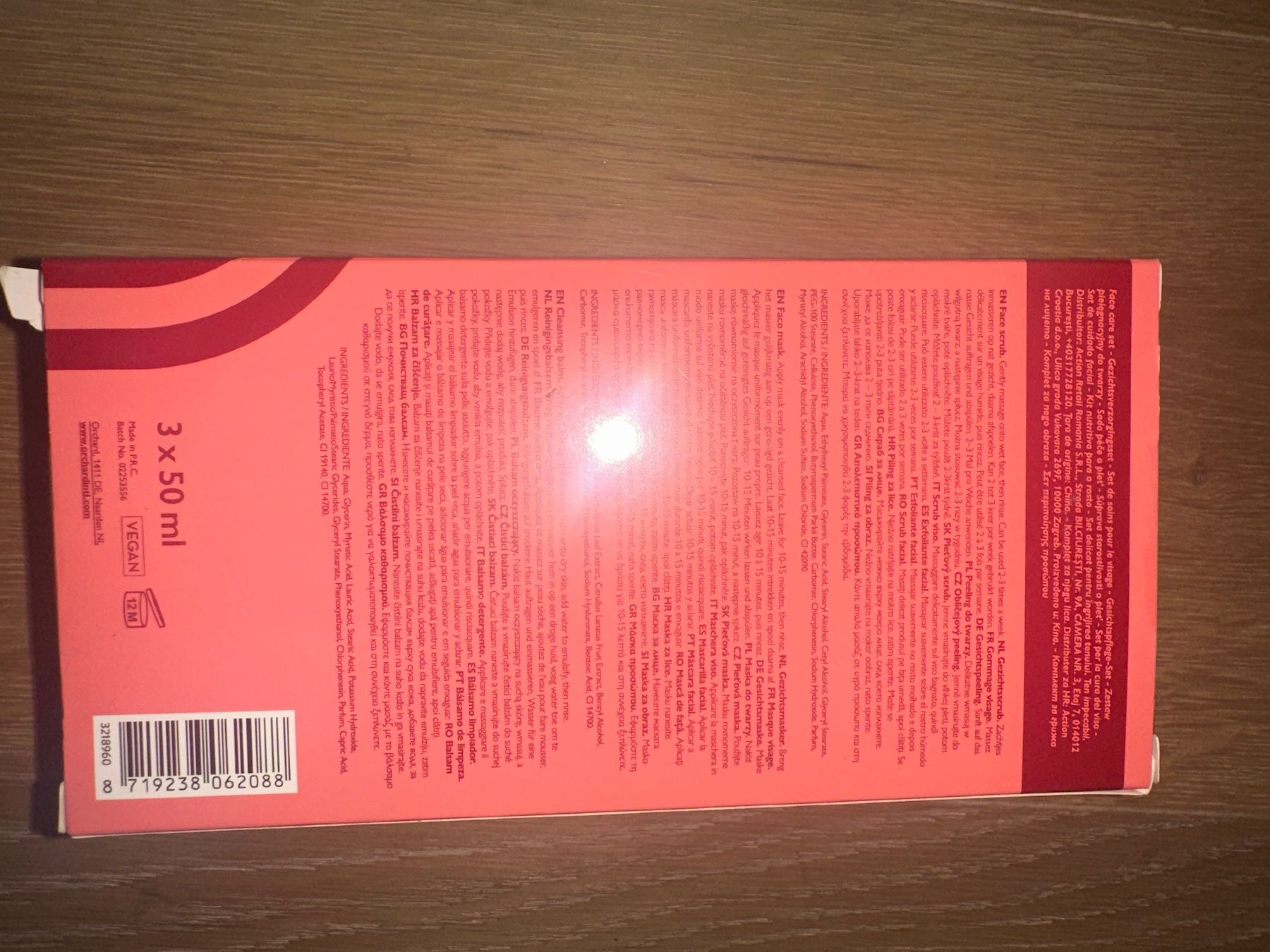 Parfüm Set und Face Masken (Neu und originalverpackt) in St. Niklaus VS ...