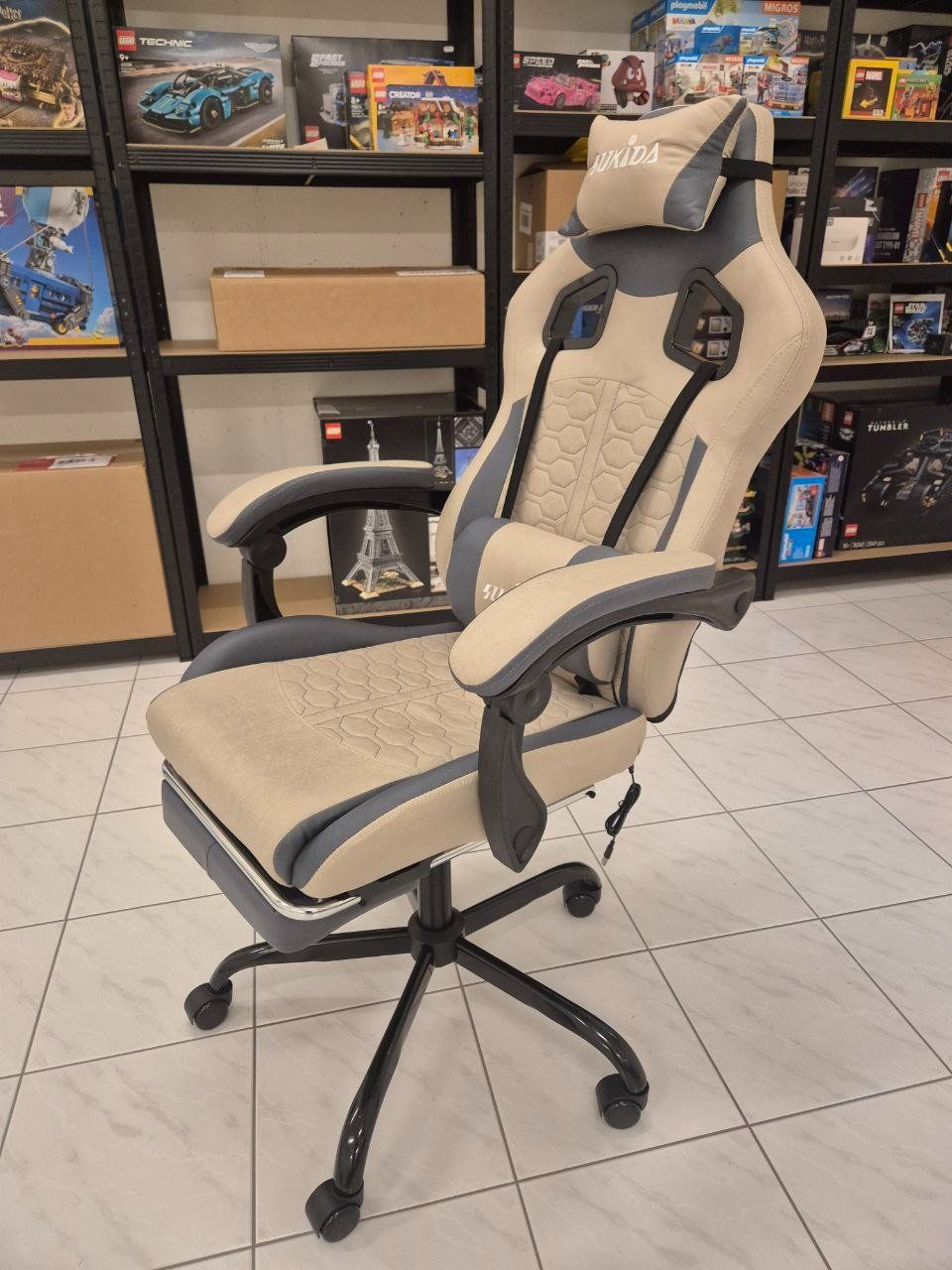 Neuer Gamer Stuhl Gaming Chair Schwarz Beige mit Fussteil (Neu und ...