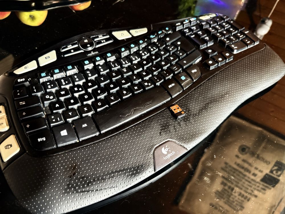 Logitech Wave Keyboard K350, guter Zustand, Schnäppchen! (Gebraucht) in ...