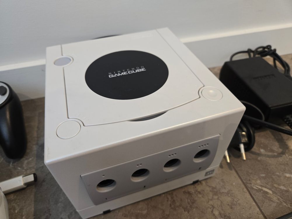 Gamecube Pearl White (3 games + card + 2nd joystick, cables) (Gebraucht ...