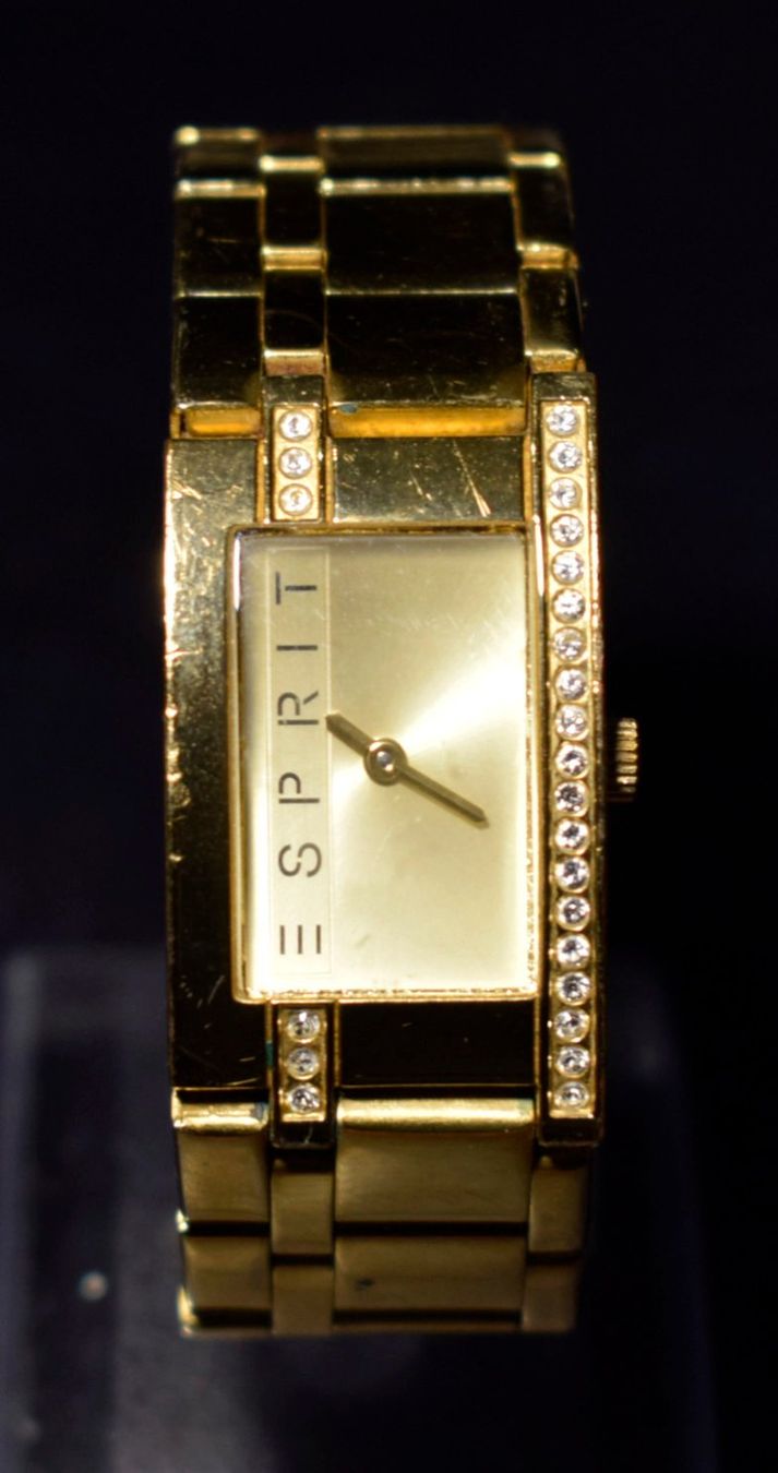 Montre ESPRIT – Design Moderne – Très bon état (D'occasion) à Neuchâtel ...