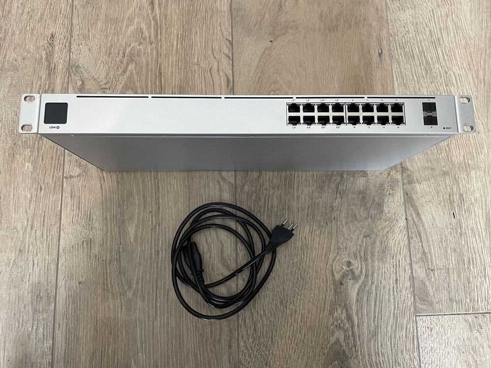 UniFi USW 16 PoE Switch (Gebraucht) in Inwil für CHF 230 – mit ...