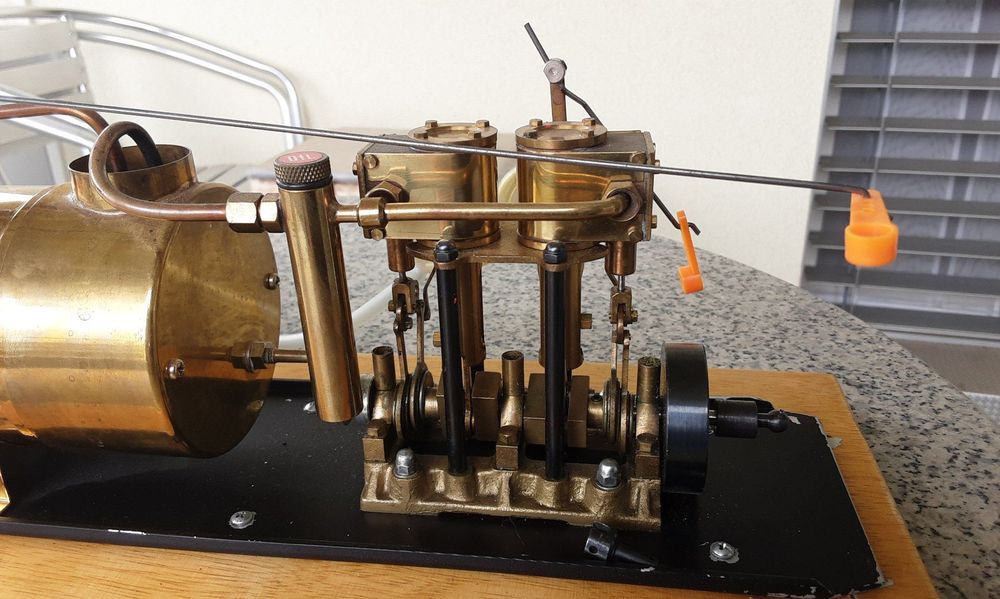 Dampfmaschine für Schiffsmodell - Saito 2 Zylinder (Gebraucht) in St ...