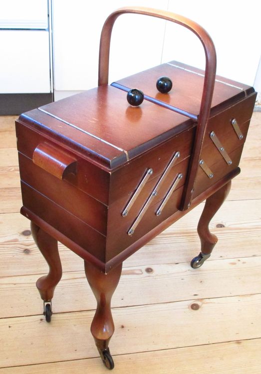 Nähkasten Nähschrank fahrbar Rollmöbel (Gebraucht) in Rorschacherberg ...