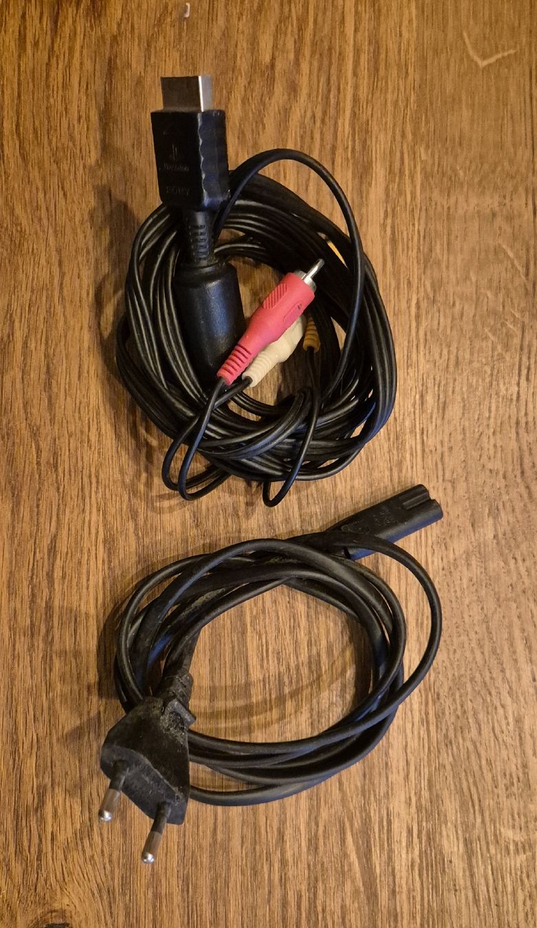 Câble playstation original (D'occasion) à Neyruz FR pour CHF 10 – avec ...